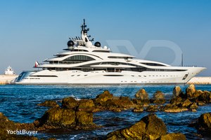 AL LUSAIL Yacht - 123m (404ft) Lurssen 2017 | YachtBuyer