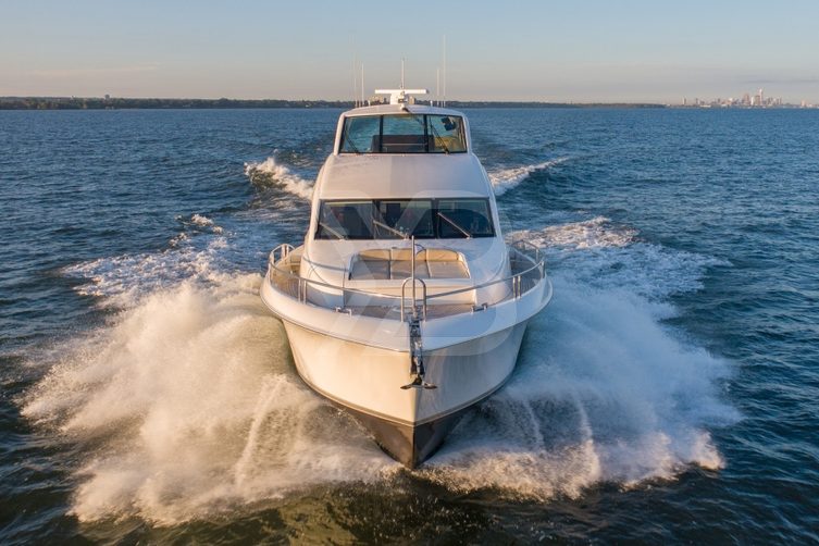 SUMMERWIND Yacht - 84ft Lazzara Yachts 2006 | YachtBuyer