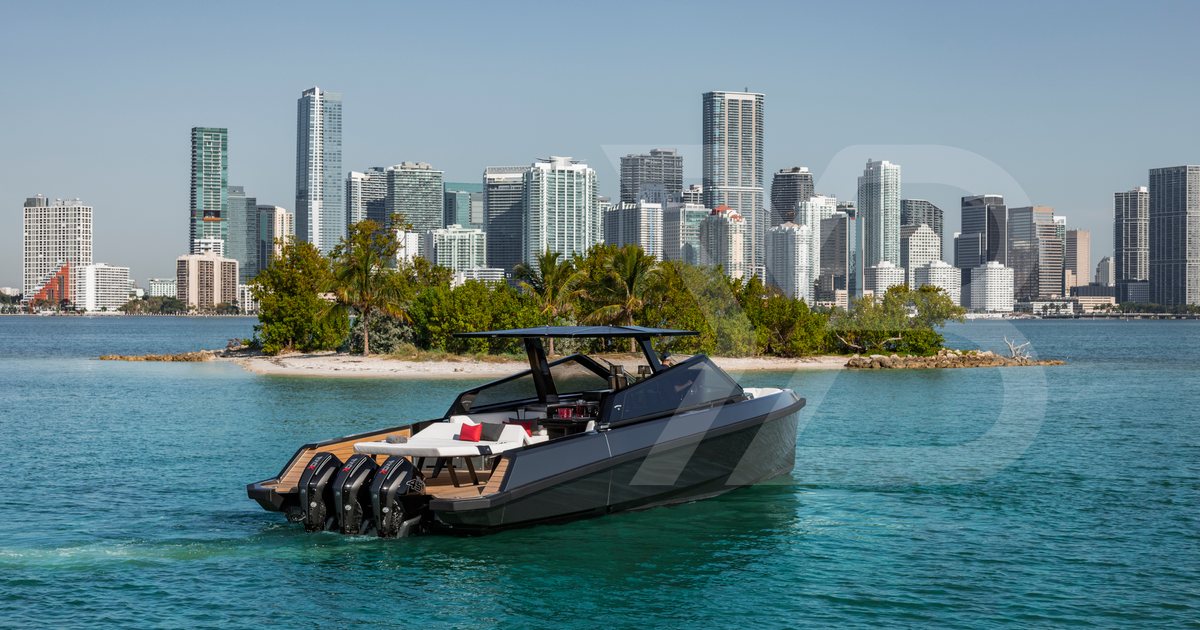 Wally Unveils Outboard Version of its wallytender43 | YachtBuyer