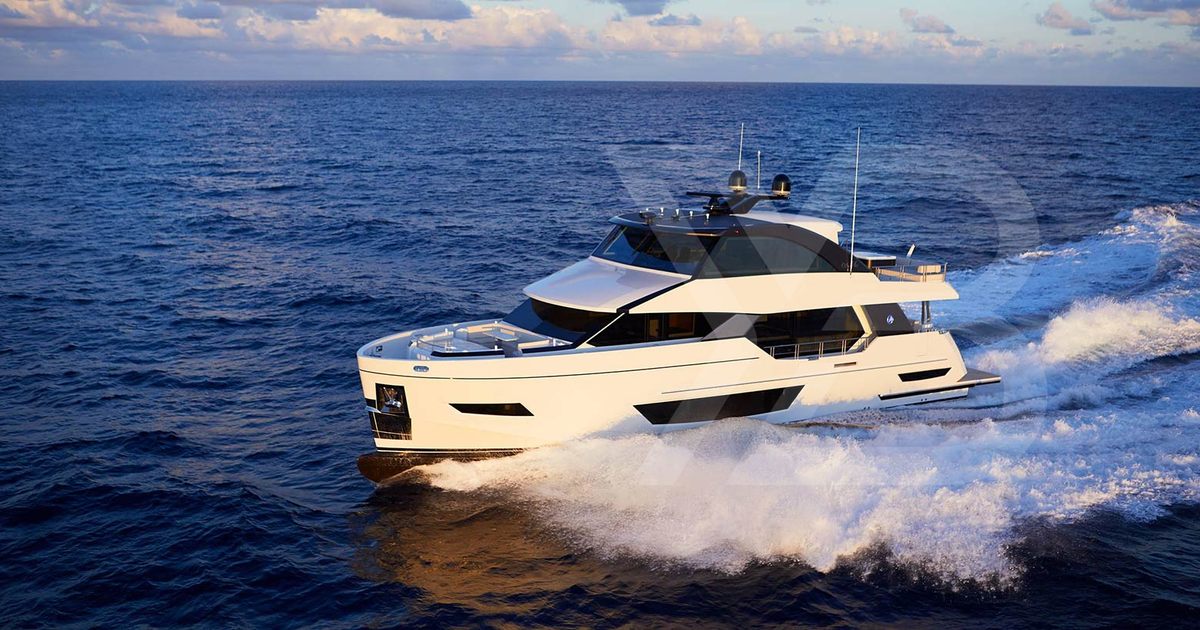 Ocean Alexander 26R Enclosed Yacht (2020 - 2021) | YachtBuyer