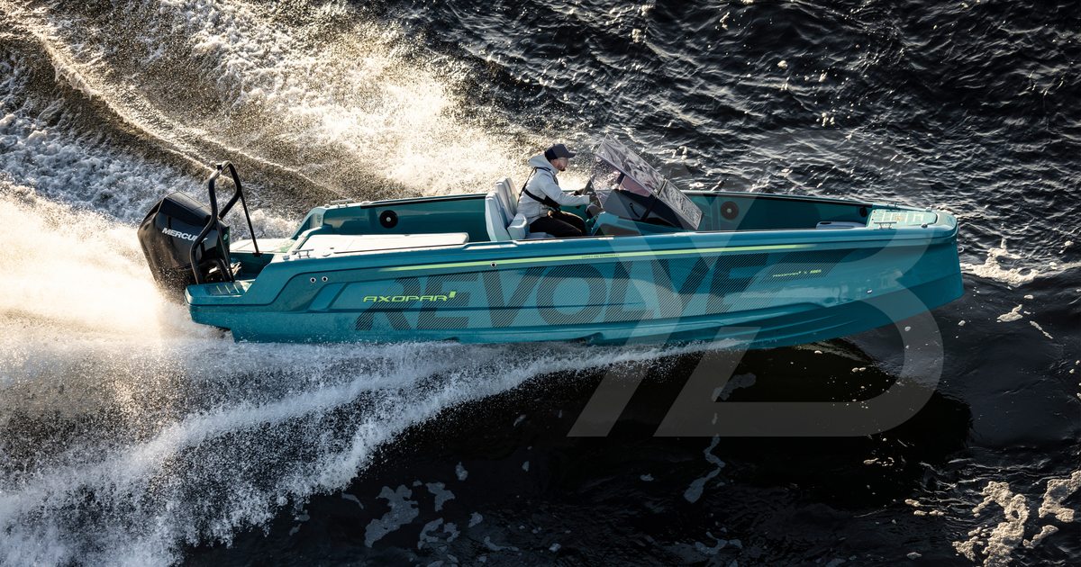 Axopar Revolve XXII Boat | YachtBuyer