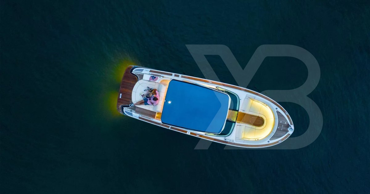 Chris Craft Launch 31 GT Surf Boat