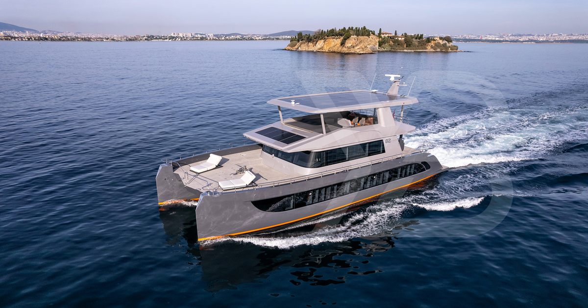 VisionF 82 Catamaran