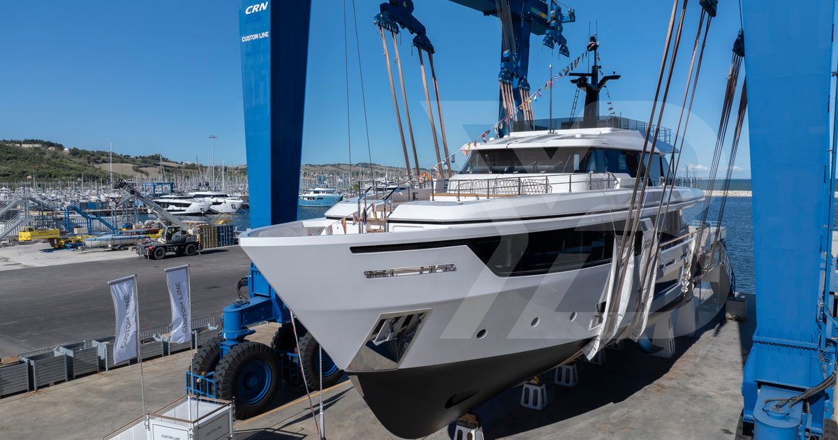 CLAIRE DE LUNE Yacht - 94ft Custom Line 2024 | YachtBuyer