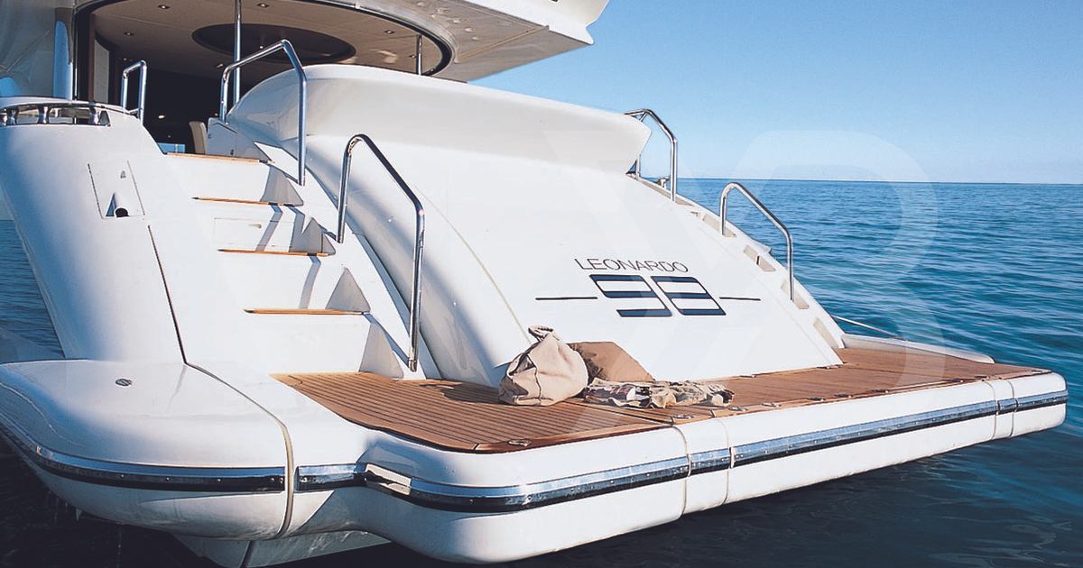 Azimut 98 Leonardo Yacht (Mk2, 2005 - 2010) | YachtBuyer