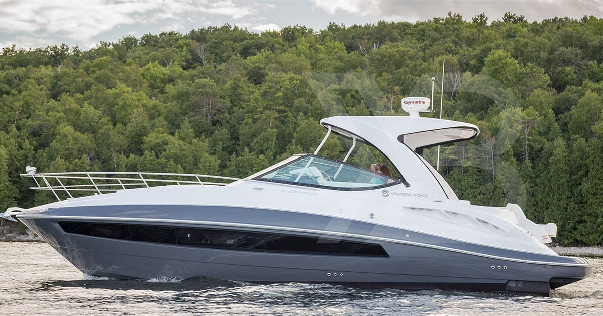 Cruisers 35 Express Yacht (Gen 2, 2015 - 2021)
