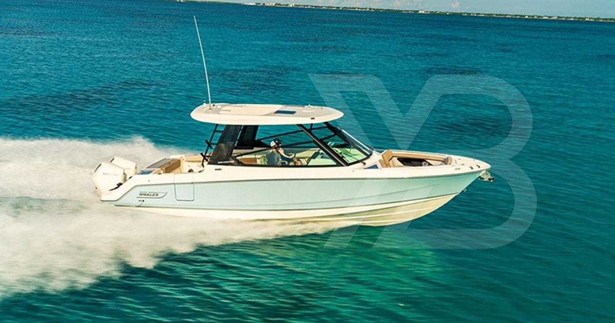 Boston Whaler 330 Vantage Boat