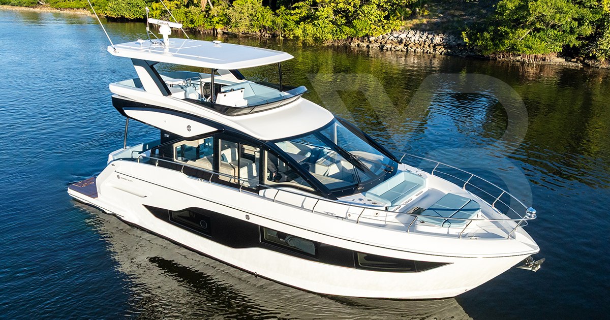 Cruisers 50 FLY Yacht