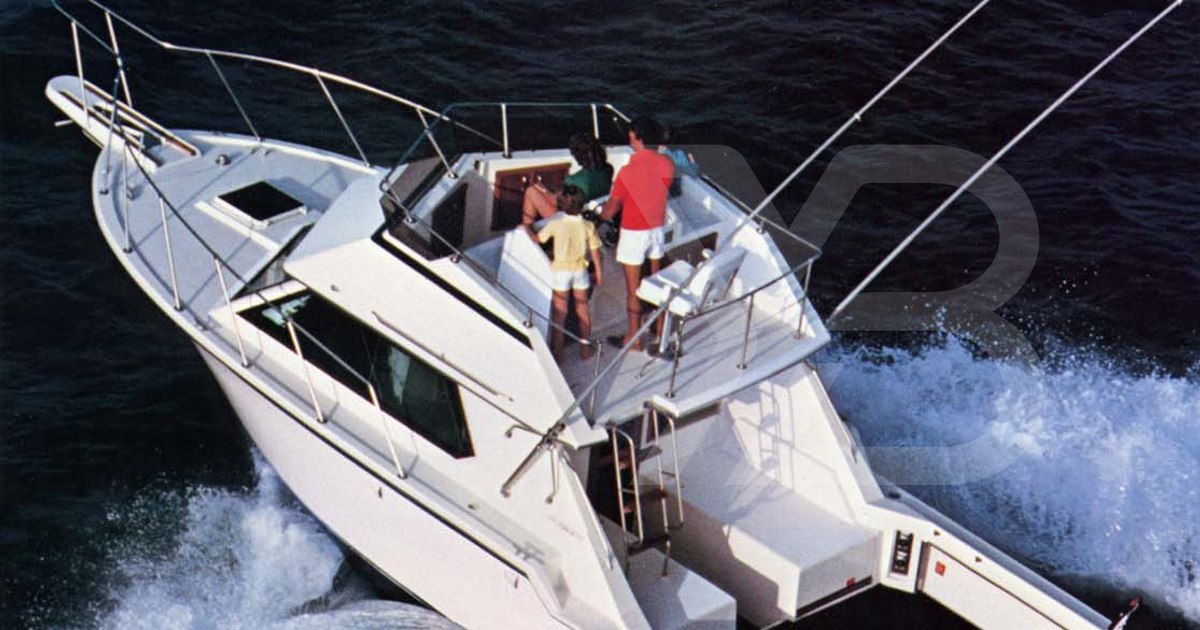 Hatteras 32 Flybridge Fisherman Yacht (1983 - 1987) | YachtBuyer