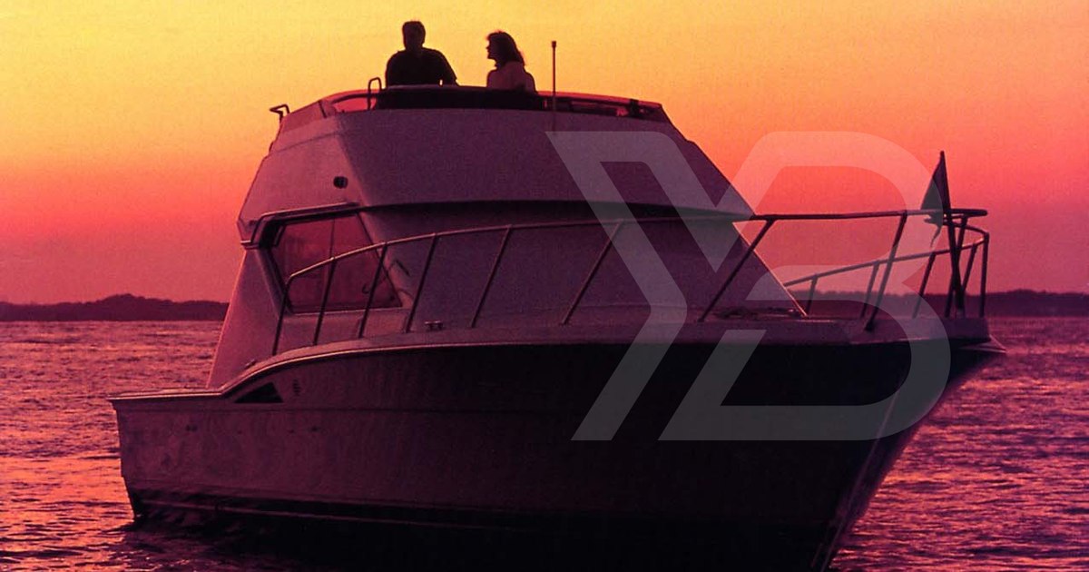 Hatteras 39 Convertible Yacht (1994 - 1997) | YachtBuyer