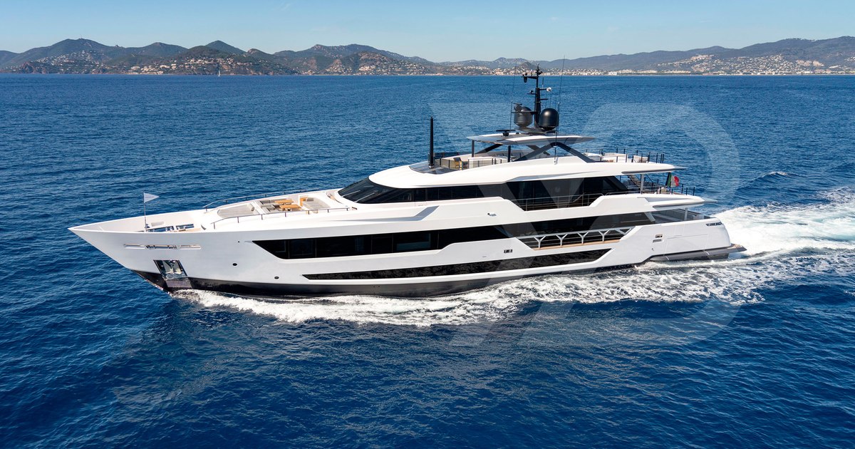 Custom Line 140 Yacht (2022 - 2025)