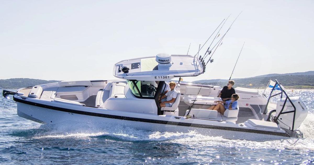 What Is a Center Console Yacht? Benefits, Use Cases, and Buying Tips ...