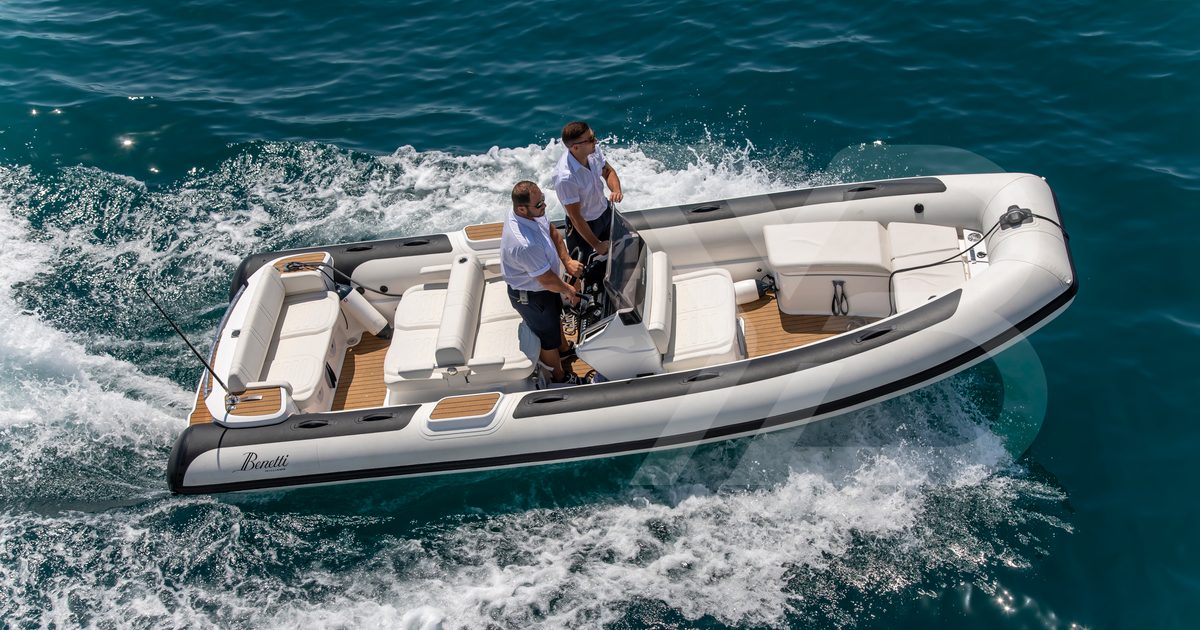 Williams DieselJet 625 Yacht | YachtBuyer