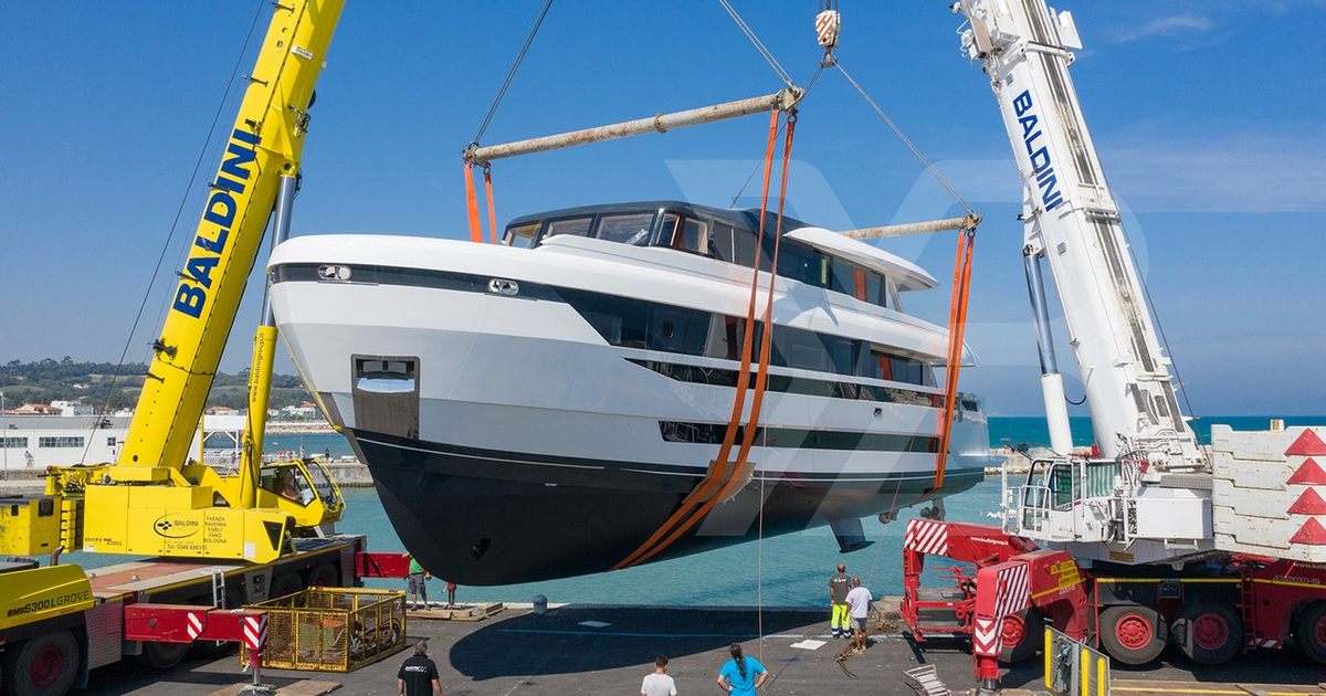 Palumbo launch first 28m Extra 93 | YachtBuyer