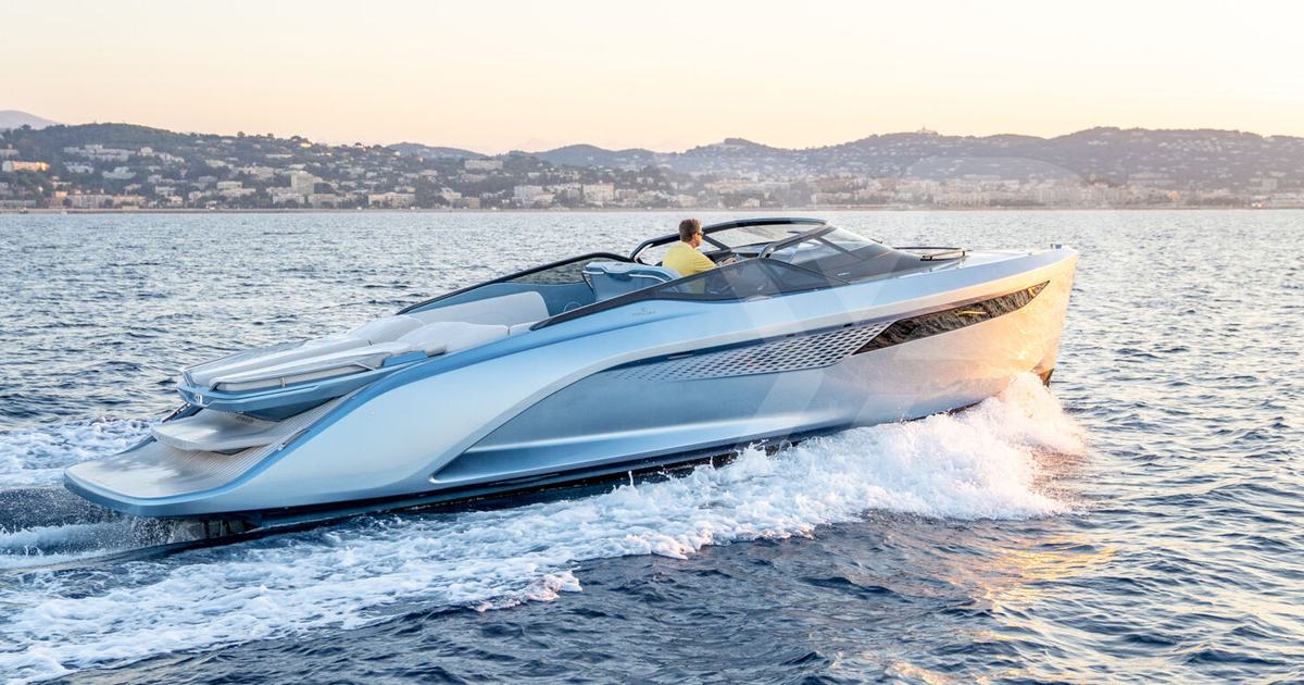 Princess launch innovative 10.7m sportsboat, the Princess R35 | YachtBuyer