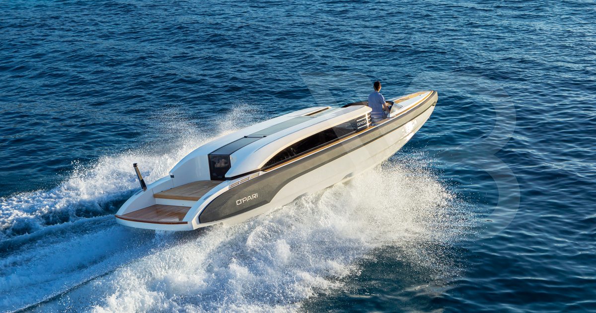 Onda’s speedy 321L limousine tender gets ready to join superyacht ...