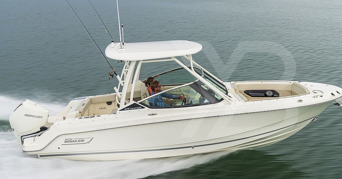 Boston Whaler 240 Vantage Boat