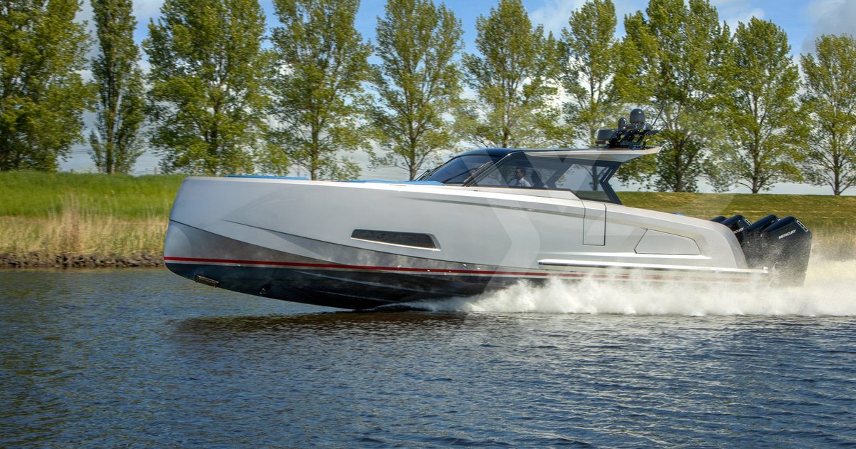 Vanquish VQ45 Veloce Boat