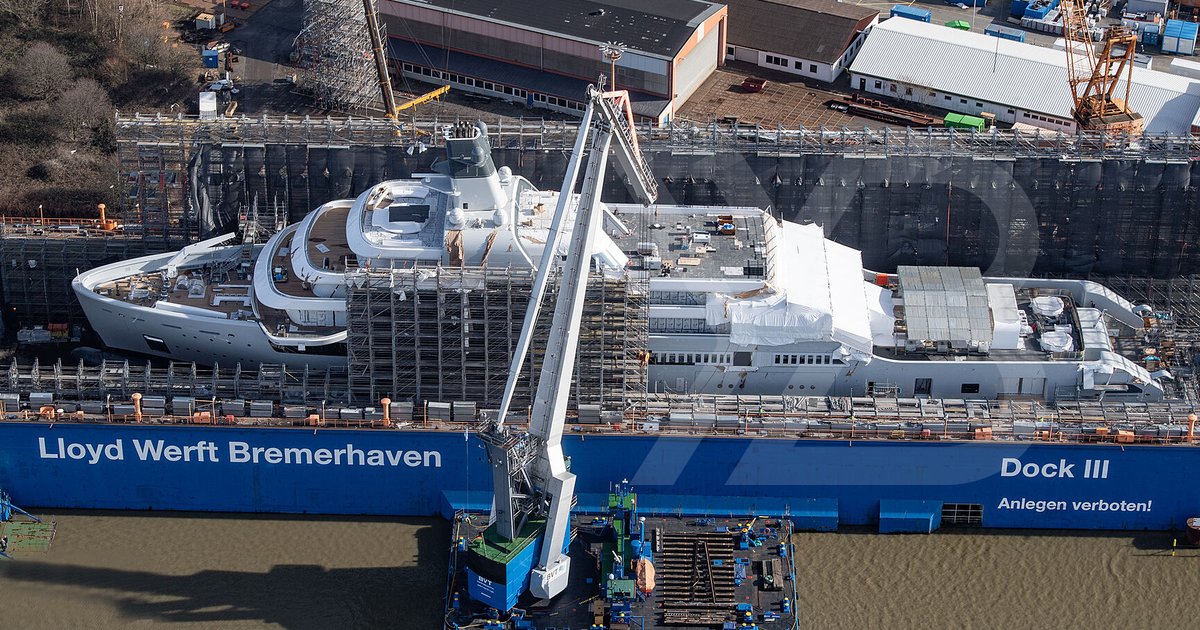 VIDEO: 140m superyacht SOLARIS seen for the first time | YachtBuyer