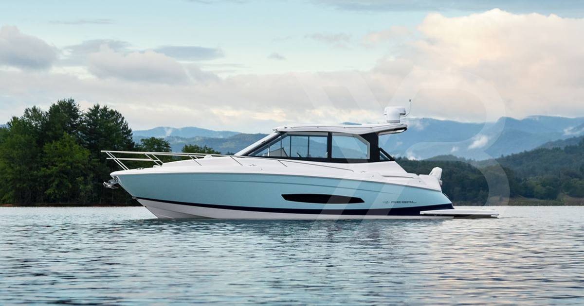 Regal 36 Grande Coupé Boat