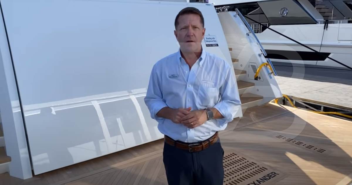 Ocean Alexander 26R Enclosed