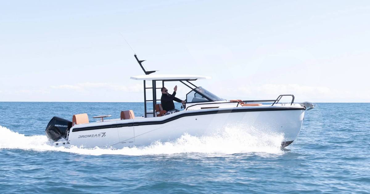 Dromeas D28 WA Boat