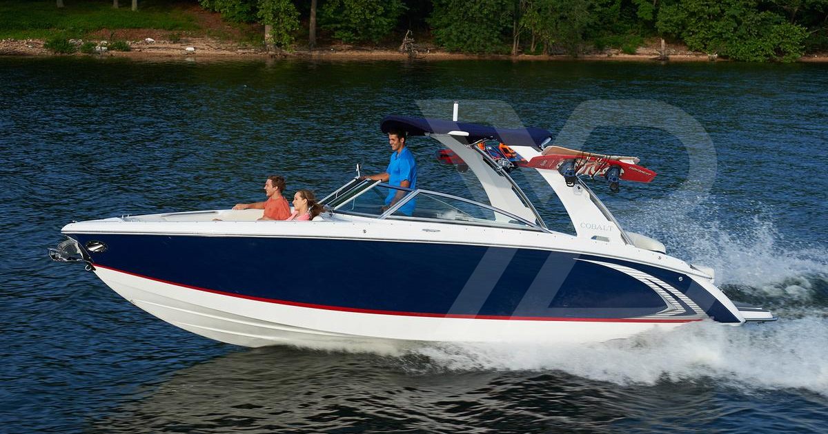 Cobalt R7 Surf Boat (2017 - 2022) | YachtBuyer