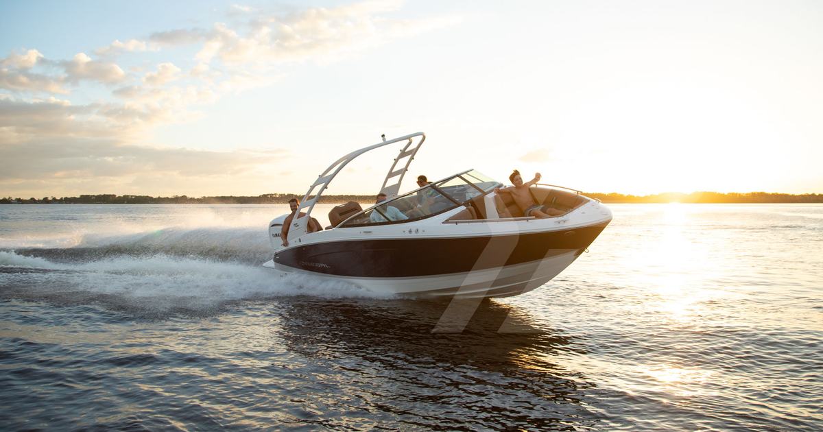 Regal LX4 Boat