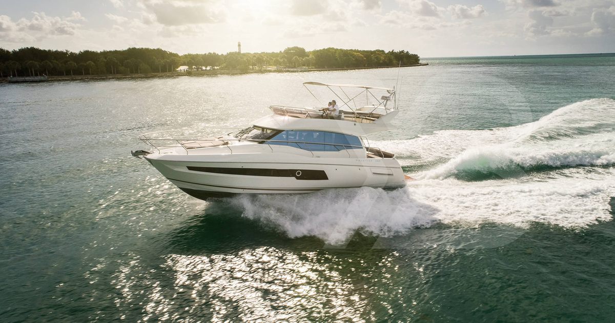 Prestige 460 Boat