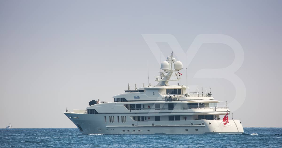 ROMA Yacht - 203ft Viareggio SuperYachts 2010 | YachtBuyer