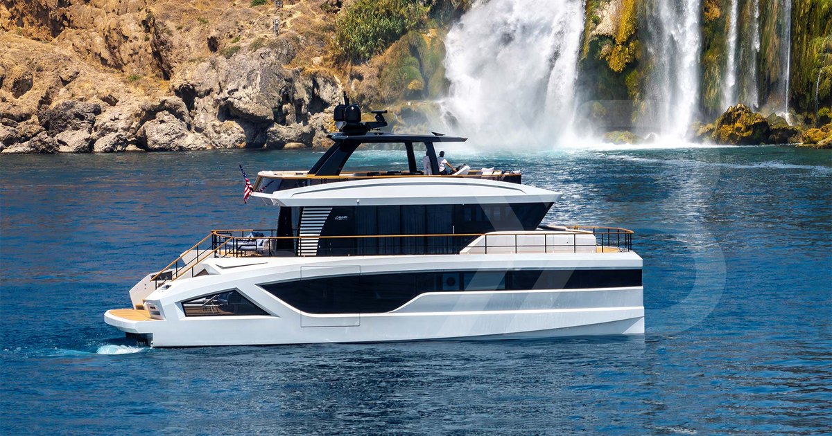 Lazzara LPC 300 Catamaran Wins Motor Yacht Under 25 Metres Award at The ...