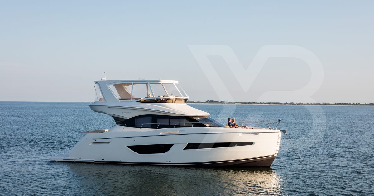 Carver C52 Command Bridge Yacht (2016 - 2021)