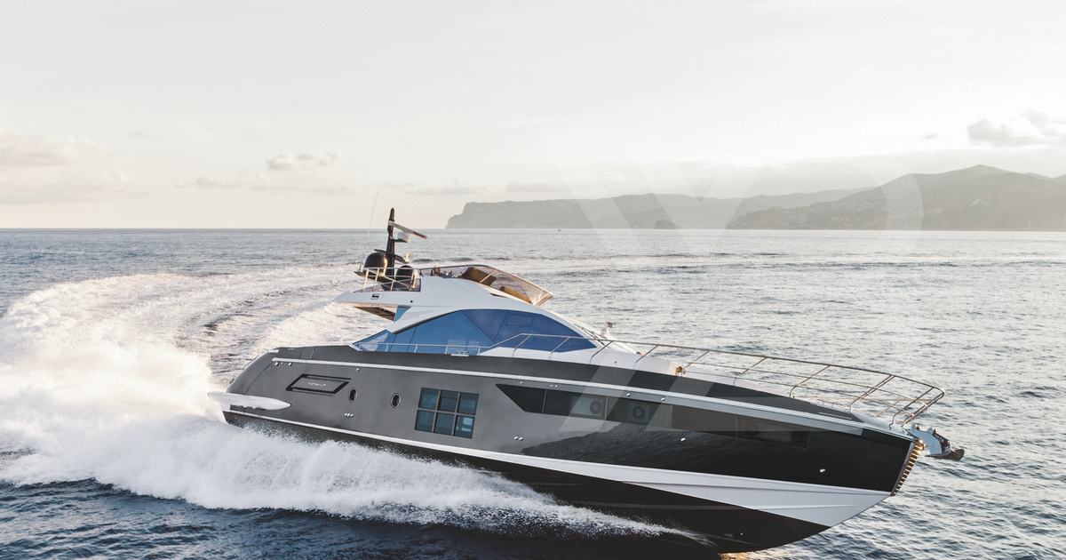 Sportsbridge vs Flybridge: What's the Difference? | YachtBuyer