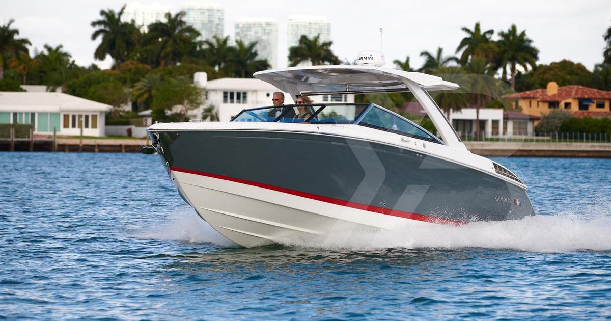 Cobalt Boats R33 Boat