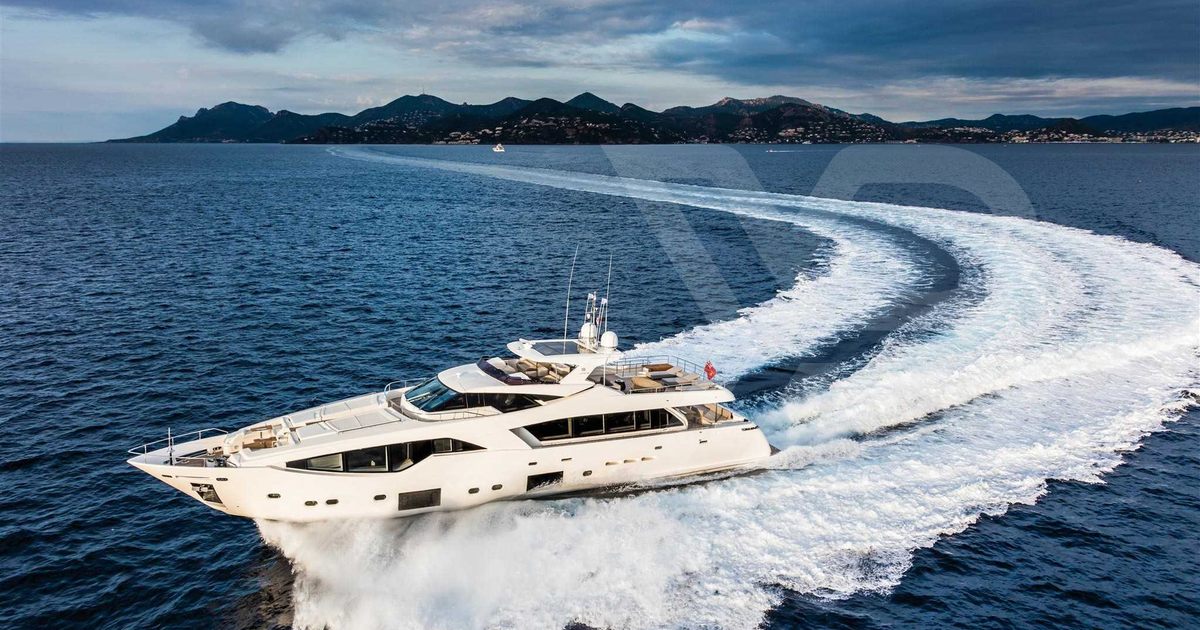 Custom Line 108 Yacht (2015 - 2018) | YachtBuyer