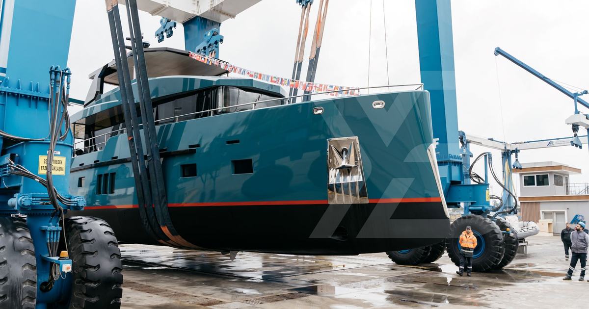WATCH: First Bering 78 Shallow-Draft Explorer Yacht Slow Rise Launches ...