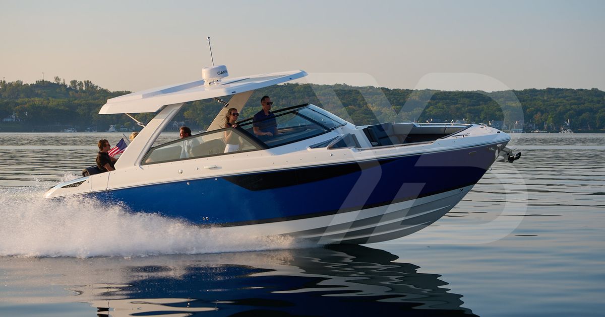 Cobalt Boats R35 Surf Boat