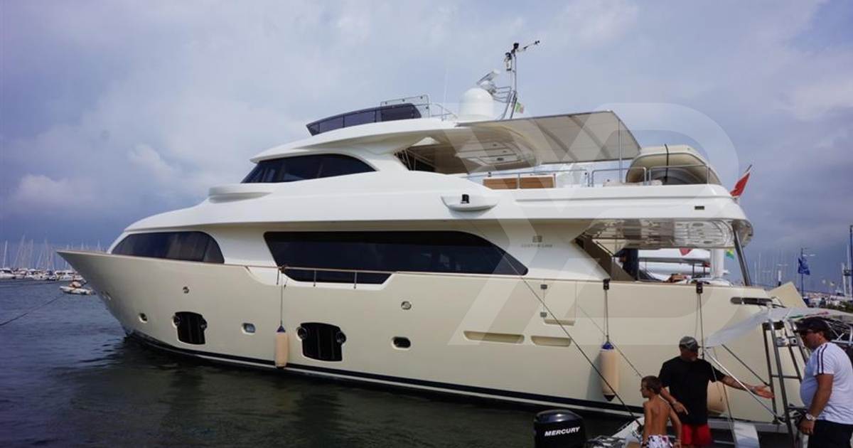 YELLOW TURTLE Yacht - 87ft Custom Line 2010 | YachtBuyer