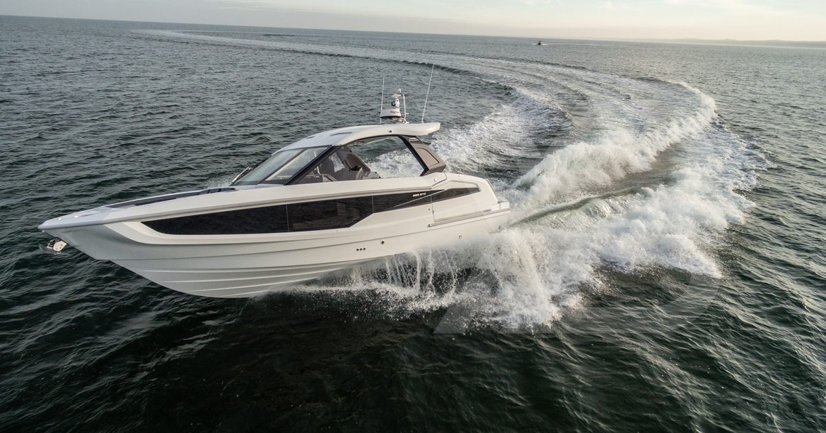 Galeon 325 GTO Boat