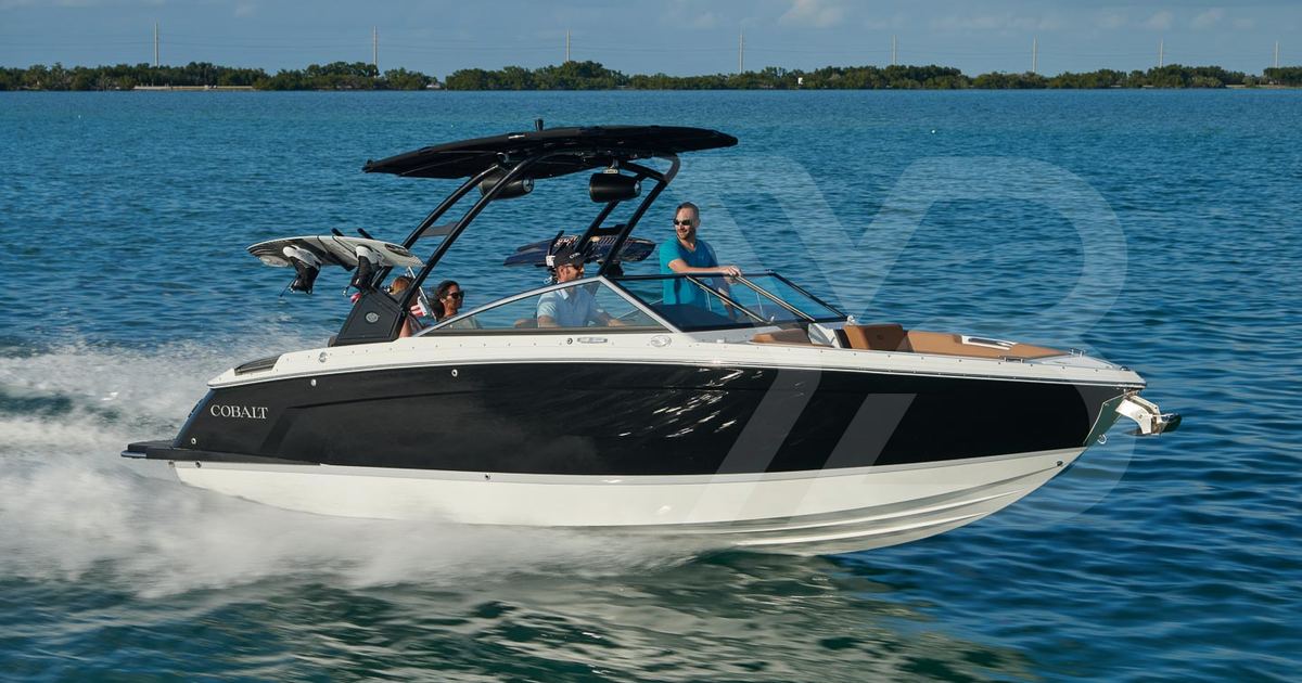 Cobalt Boats R6 Yacht