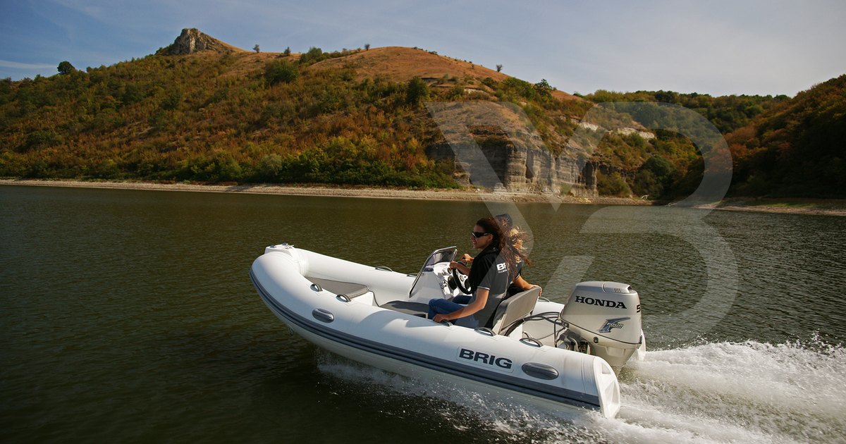 Brig Falcon 380 Yacht | YachtBuyer