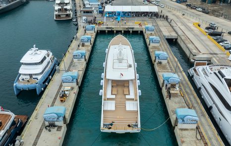 WATCH: 45m Alia Custom Superyacht Genie Blu Revealed at Launch Ceremony ...