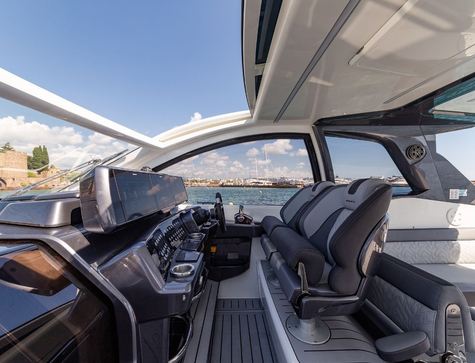 Galeon 375 GTO Boat