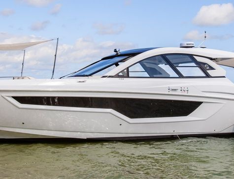 Cruisers 50 GLS Boat