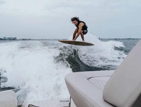 Chris Craft Launch 28 GT Surf Boat