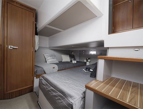 Sargo 33 Explorer Boat | YachtBuyer