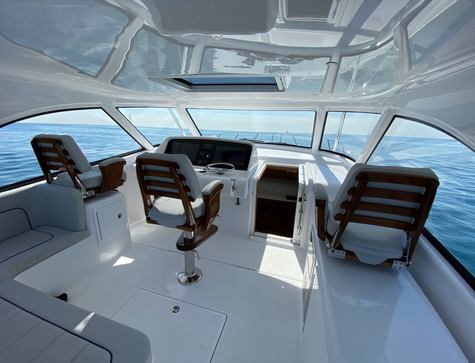 Mag Bay Yachts 42 EXPRESS Boat