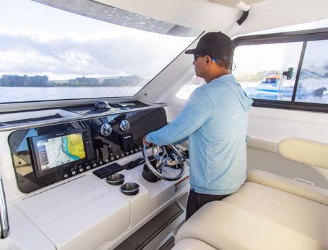 Aquila 28 Molokai Cuddy Powercat