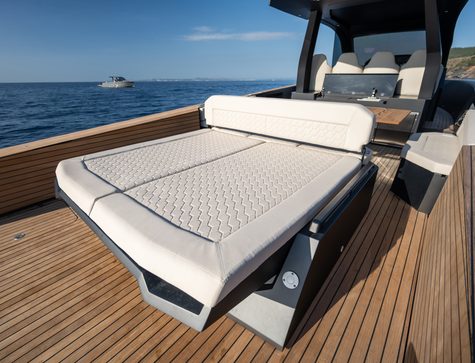 Maxim Yachts MAX43 Comfort Boat