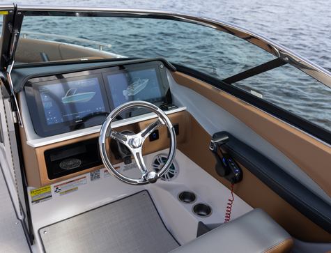 Regal LX4 Boat